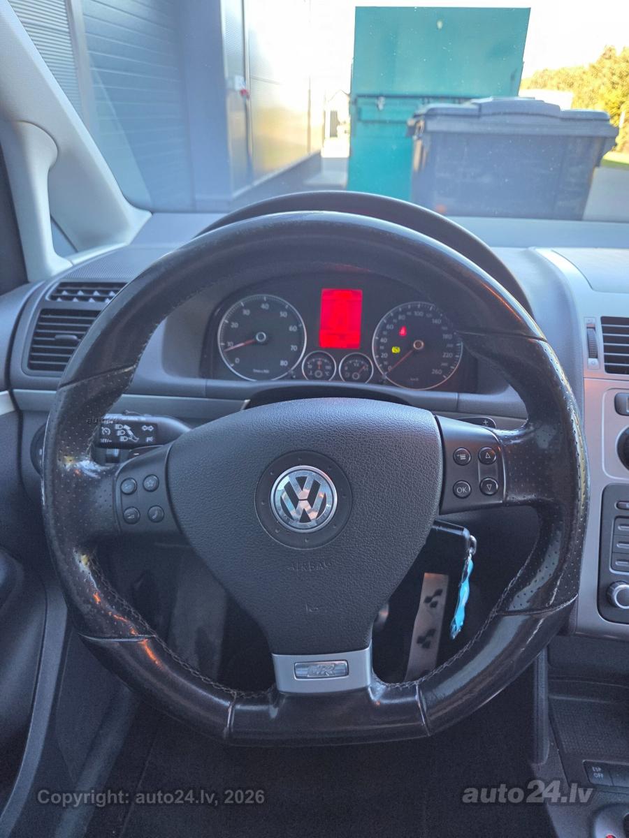 Melns Volkswagen Touran 2008 Tallina, ar dzinēja tilpumu 1.40 L un nobraukumu 275 tūkst. km par 4444 €, foto 15 vietnē AUTOMOTO.COM.LV