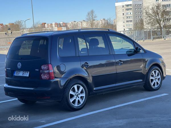 Black Volkswagen Touran 2008 in Narva, with an engine capacity of 1.40 L and mileage of 243 thousand km for 999 €, photo 6 on AUTOMOTO.COM.LV