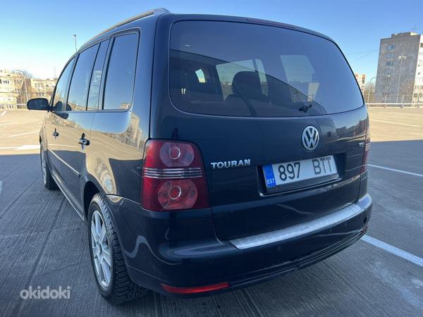 Black Volkswagen Touran 2008 in Narva, with an engine capacity of 1.40 L and mileage of 243 thousand km for 999 €, photo 7 on AUTOMOTO.COM.LV