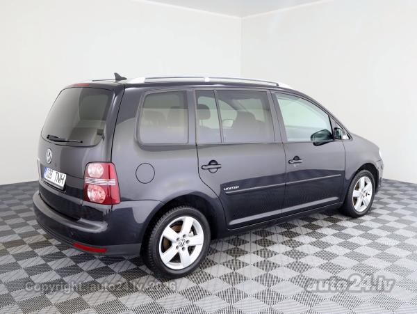 Black Volkswagen Touran 2008 in Tallinn, with an engine capacity of 1.40 L and mileage of 211 thousand km for 2699 €, photo 3 on AUTOMOTO.COM.LV