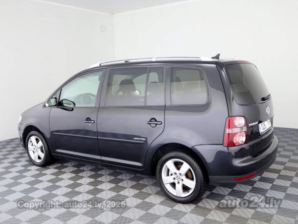 Black Volkswagen Touran 2008 in Tallinn, with an engine capacity of 1.40 L and mileage of 211 thousand km for 2699 €, photo 4 on AUTOMOTO.COM.LV