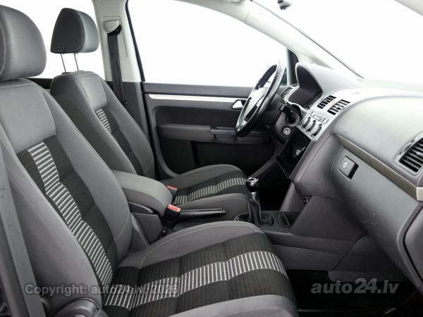 Black Volkswagen Touran 2008 in Tallinn, with an engine capacity of 1.40 L and mileage of 211 thousand km for 2699 €, photo 6 on AUTOMOTO.COM.LV
