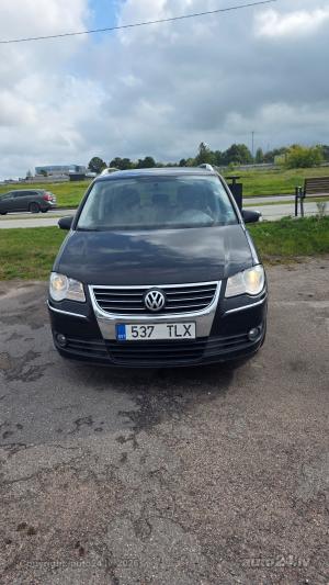 Melns Volkswagen Touran 2008 Tallina, ar dzinēja tilpumu 2.00 L un nobraukumu 387 tūkst. km par 2700 €, foto  vietnē AUTOMOTO.COM.LV