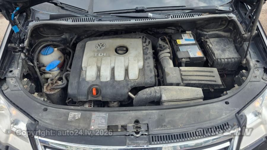 Melns Volkswagen Touran 2008 Tallina, ar dzinēja tilpumu 2.00 L un nobraukumu 387 tūkst. km par 2700 €, foto 6 vietnē AUTOMOTO.COM.LV