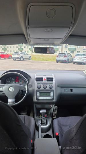 Melns Volkswagen Touran 2008 Tallina, ar dzinēja tilpumu 2.00 L un nobraukumu 387 tūkst. km par 2700 €, foto 7 vietnē AUTOMOTO.COM.LV