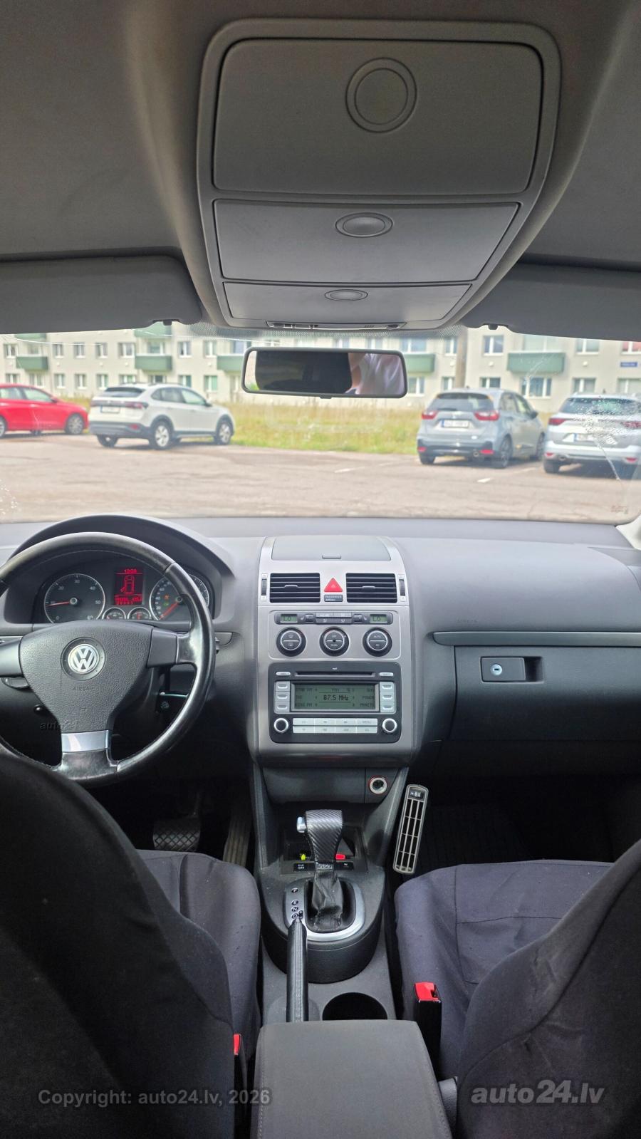 Melns Volkswagen Touran 2008 Tallina, ar dzinēja tilpumu 2.00 L un nobraukumu 387 tūkst. km par 2700 €, foto 7 vietnē AUTOMOTO.COM.LV