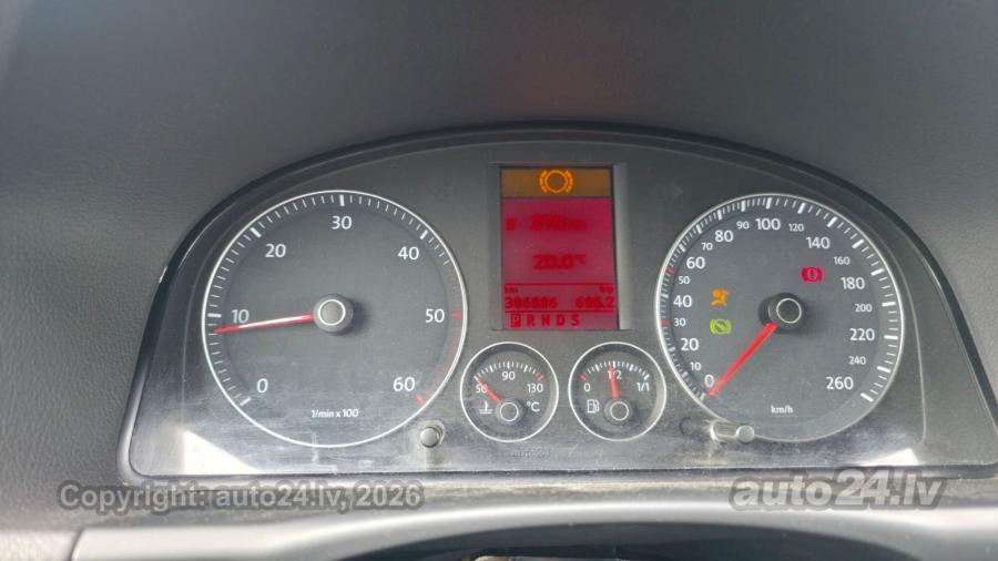 Melns Volkswagen Touran 2008 Tallina, ar dzinēja tilpumu 2.00 L un nobraukumu 387 tūkst. km par 2700 €, foto 8 vietnē AUTOMOTO.COM.LV