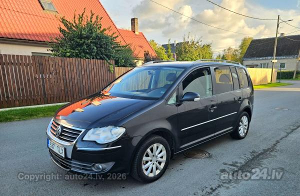Volkswagen Touran 2008 Tallina vietnē Melns Volkswagen Touran 2008 Tallina, ar dzinēja tilpumu 2.00 L un nobraukumu 370 tūkst. km par 1290 €, foto 1 vietnē AUTOMOTO.COM.LV