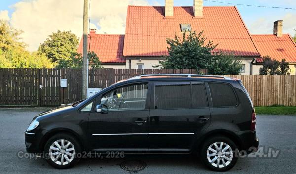 Volkswagen Touran 2008 Tallina vietnē Melns Volkswagen Touran 2008 Tallina, ar dzinēja tilpumu 2.00 L un nobraukumu 370 tūkst. km par 1290 €, foto 3 vietnē AUTOMOTO.COM.LV
