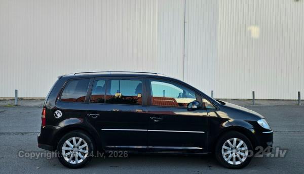 Volkswagen Touran 2008 Tallina vietnē Melns Volkswagen Touran 2008 Tallina, ar dzinēja tilpumu 2.00 L un nobraukumu 370 tūkst. km par 1290 €, foto 6 vietnē AUTOMOTO.COM.LV