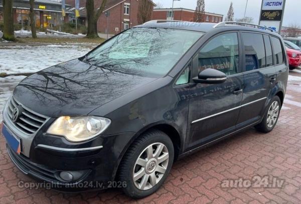 Melns Volkswagen Touran 2009 Tallina, ar dzinēja tilpumu 0.00 L un nobraukumu 282 tūkst. km par 4980 €, foto 1 vietnē AUTOMOTO.COM.LV