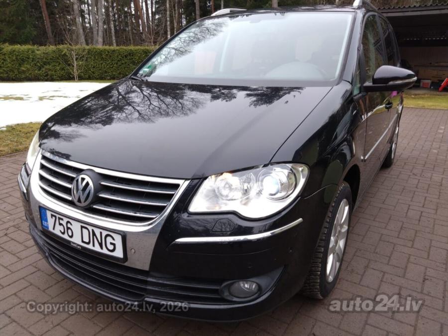 Black Volkswagen Touran 2009 in Tallinn, with an engine capacity of 2.00 L and mileage of 282 thousand km for 5590 €, photo 1 on AUTOMOTO.COM.LV
