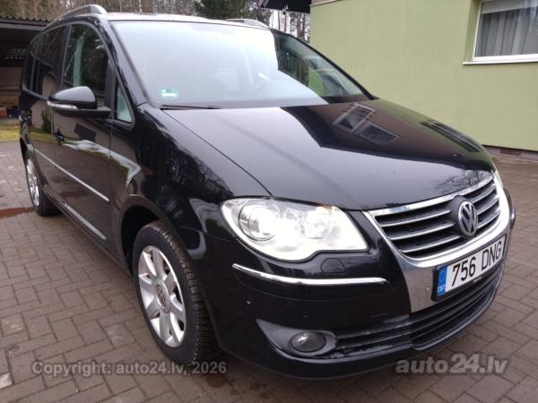 Melns Volkswagen Touran 2009 Tallina, ar dzinēja tilpumu 2.00 L un nobraukumu 282 tūkst. km par 5590 €, foto 2 vietnē AUTOMOTO.COM.LV