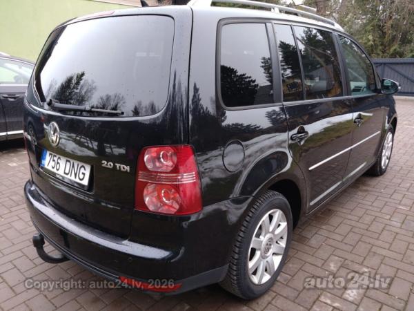 Melns Volkswagen Touran 2009 Tallina, ar dzinēja tilpumu 2.00 L un nobraukumu 282 tūkst. km par 5590 €, foto 3 vietnē AUTOMOTO.COM.LV