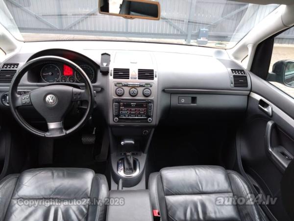 Melns Volkswagen Touran 2009 Tallina, ar dzinēja tilpumu 2.00 L un nobraukumu 282 tūkst. km par 5590 €, foto 7 vietnē AUTOMOTO.COM.LV