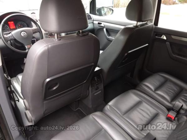 Melns Volkswagen Touran 2009 Tallina, ar dzinēja tilpumu 2.00 L un nobraukumu 282 tūkst. km par 5590 €, foto 8 vietnē AUTOMOTO.COM.LV