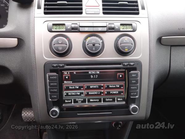 Melns Volkswagen Touran 2009 Tallina, ar dzinēja tilpumu 2.00 L un nobraukumu 282 tūkst. km par 5590 €, foto 11 vietnē AUTOMOTO.COM.LV