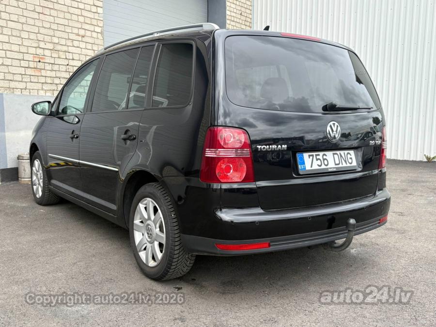 Melns Volkswagen Touran 2009 Paide, ar dzinēja tilpumu 2.00 L un nobraukumu 282 tūkst. km par 5790 €, foto 9 vietnē AUTOMOTO.COM.LV