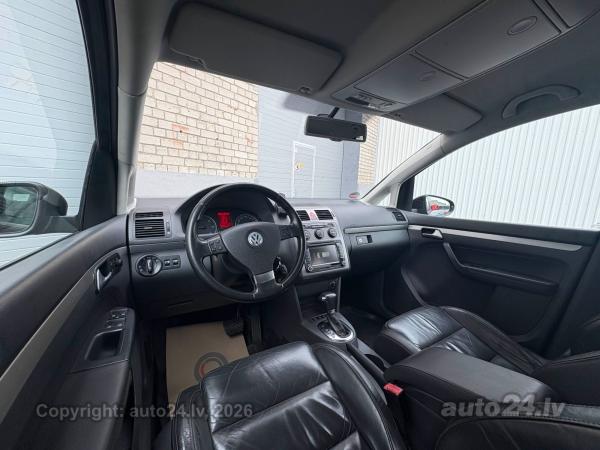 Melns Volkswagen Touran 2009 Paide, ar dzinēja tilpumu 2.00 L un nobraukumu 282 tūkst. km par 5790 €, foto 9 vietnē AUTOMOTO.COM.LV