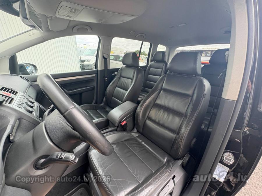 Melns Volkswagen Touran 2009 Paide, ar dzinēja tilpumu 2.00 L un nobraukumu 282 tūkst. km par 5790 €, foto 14 vietnē AUTOMOTO.COM.LV