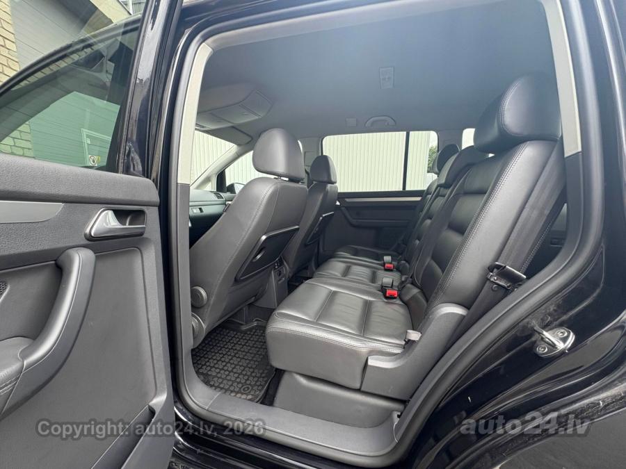 Melns Volkswagen Touran 2009 Paide, ar dzinēja tilpumu 2.00 L un nobraukumu 282 tūkst. km par 5790 €, foto 15 vietnē AUTOMOTO.COM.LV
