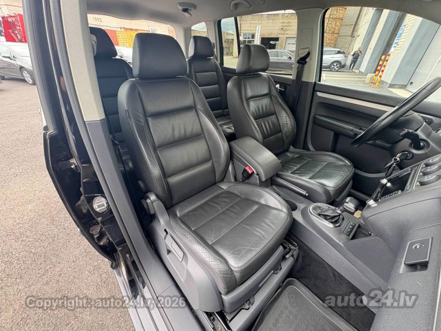 Melns Volkswagen Touran 2009 Paide, ar dzinēja tilpumu 2.00 L un nobraukumu 282 tūkst. km par 5790 €, foto 18 vietnē AUTOMOTO.COM.LV