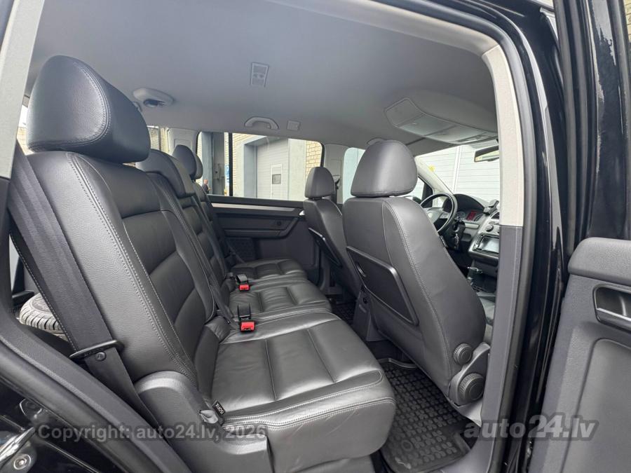 Melns Volkswagen Touran 2009 Paide, ar dzinēja tilpumu 2.00 L un nobraukumu 282 tūkst. km par 5790 €, foto 19 vietnē AUTOMOTO.COM.LV
