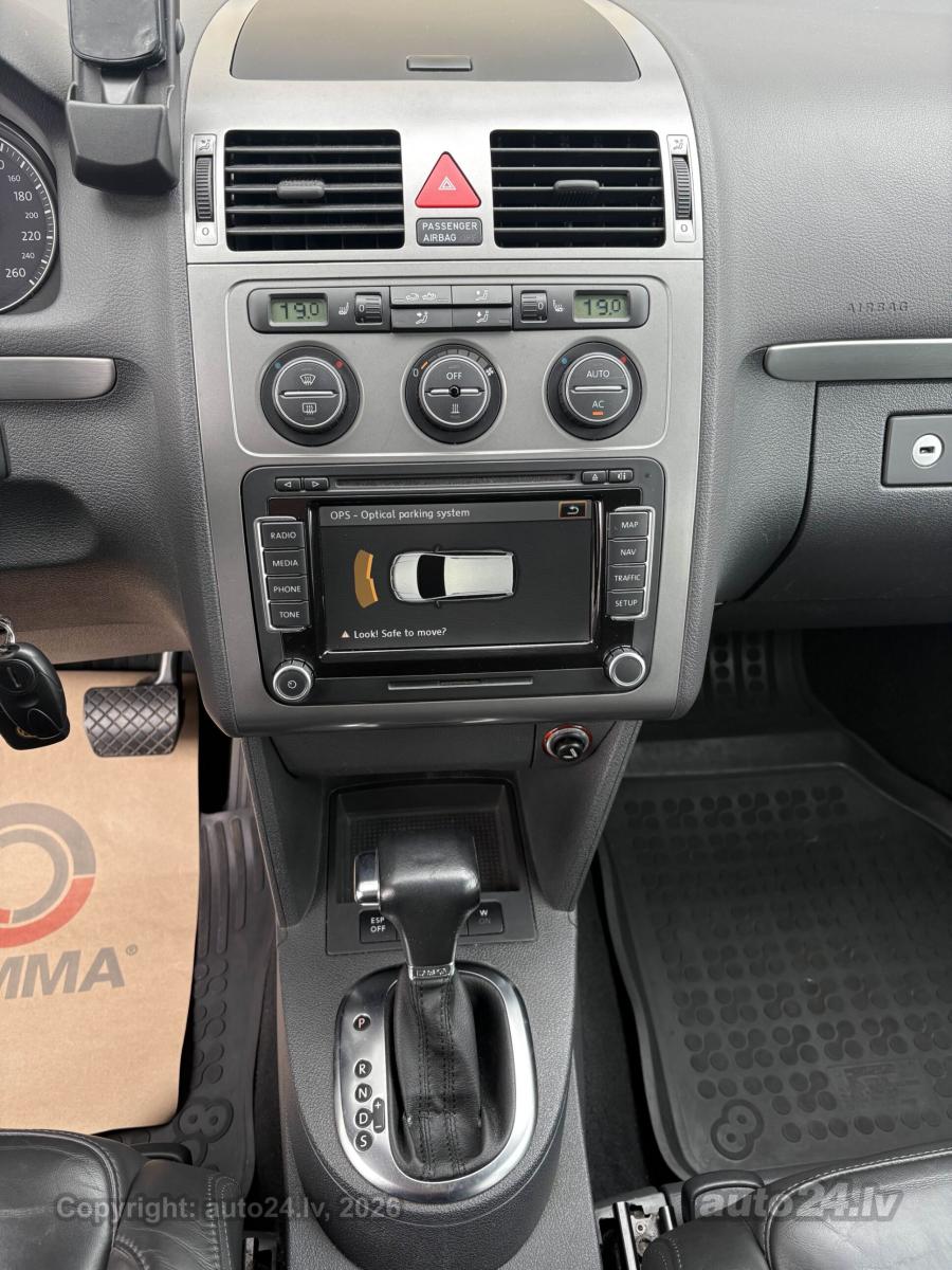 Melns Volkswagen Touran 2009 Paide, ar dzinēja tilpumu 2.00 L un nobraukumu 282 tūkst. km par 5790 €, foto 22 vietnē AUTOMOTO.COM.LV