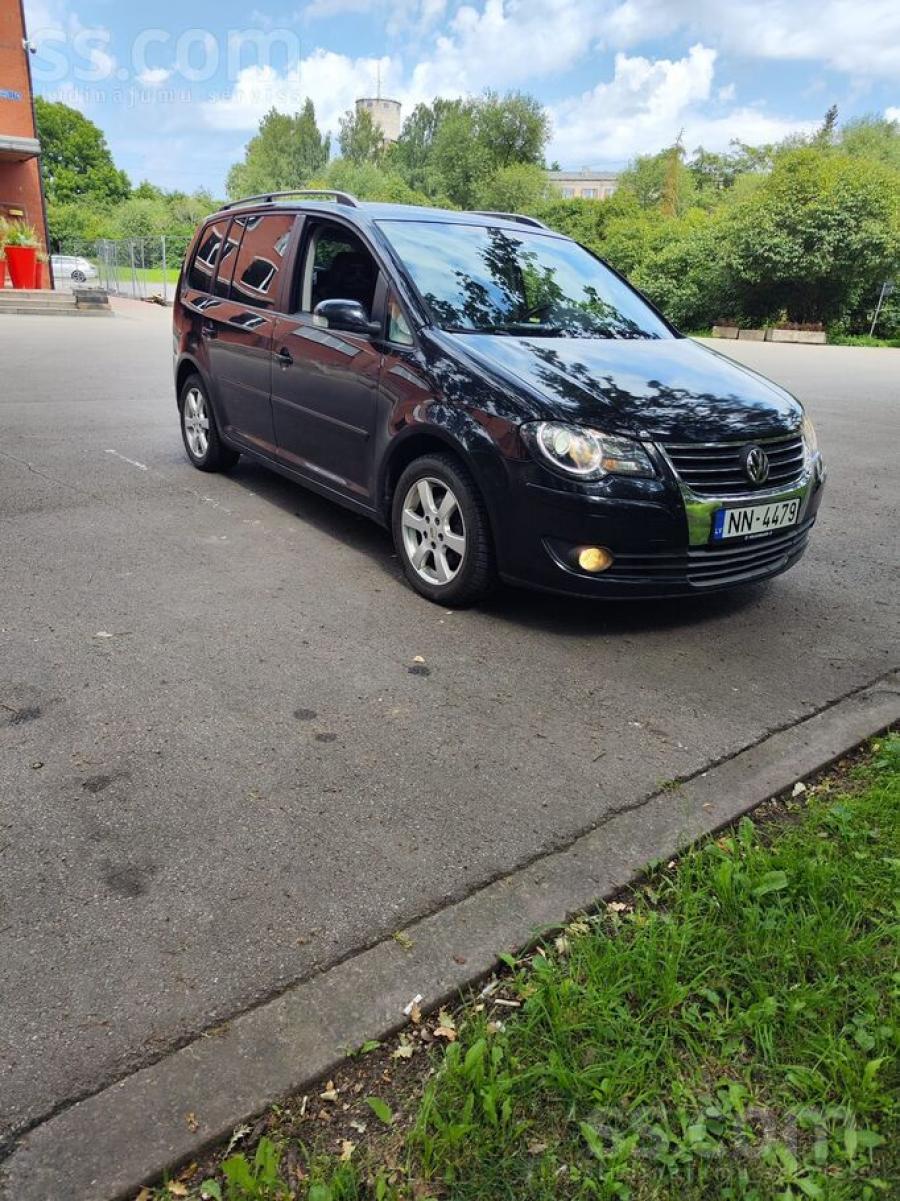 Melns Volkswagen Touran 2009 Tukums, ar dzinēja tilpumu 1.90 L un nobraukumu 278 tūkst. km par 3700 €, foto 2 vietnē AUTOMOTO.COM.LV