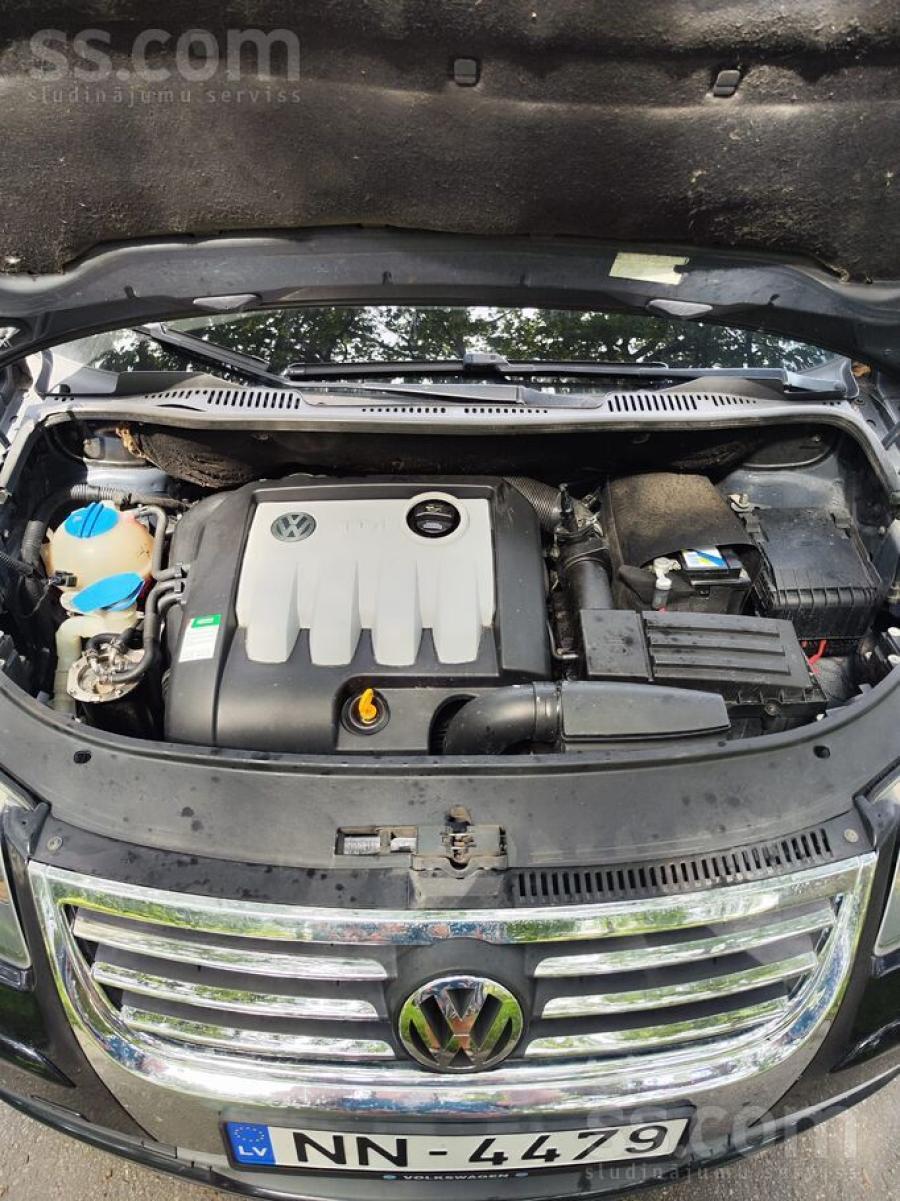 Melns Volkswagen Touran 2009 Tukums, ar dzinēja tilpumu 1.90 L un nobraukumu 278 tūkst. km par 3700 €, foto 4 vietnē AUTOMOTO.COM.LV