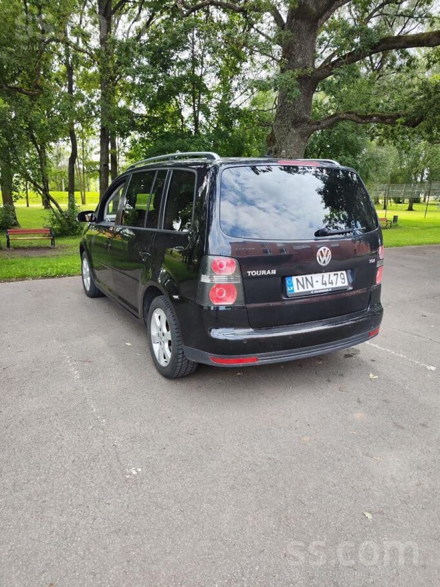 Melns Volkswagen Touran 2009 Tukums, ar dzinēja tilpumu 1.90 L un nobraukumu 278 tūkst. km par 3700 €, foto 18 vietnē AUTOMOTO.COM.LV