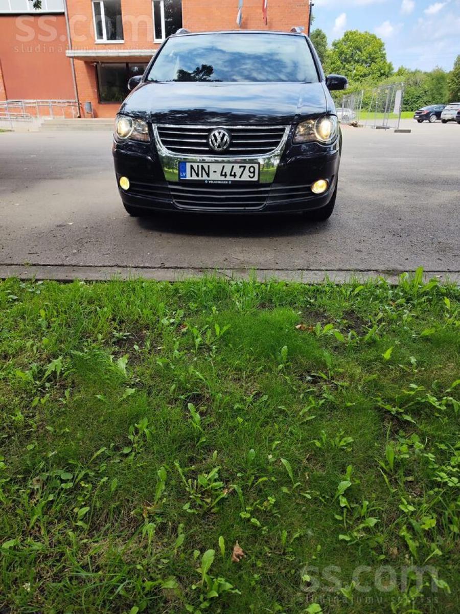 Melns Volkswagen Touran 2009 Tukums, ar dzinēja tilpumu 1.90 L un nobraukumu 278 tūkst. km par 3700 €, foto 22 vietnē AUTOMOTO.COM.LV