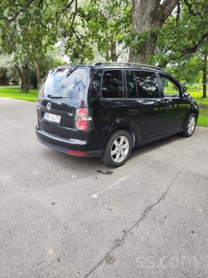 Melns Volkswagen Touran 2009 Tukums, ar dzinēja tilpumu 1.90 L un nobraukumu 278 tūkst. km par 3700 €, foto 21 vietnē AUTOMOTO.COM.LV