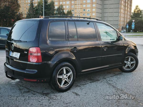Volkswagen Touran 2009 Tartu vietnē Melns Volkswagen Touran 2009 Tartu, ar dzinēja tilpumu 1.90 L un nobraukumu 273 tūkst. km par 1999 €, foto 6 vietnē AUTOMOTO.COM.LV