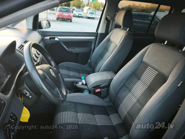 Volkswagen Touran 2009 Tartu vietnē Melns Volkswagen Touran 2009 Tartu, ar dzinēja tilpumu 1.90 L un nobraukumu 273 tūkst. km par 1999 €, foto 7 vietnē AUTOMOTO.COM.LV