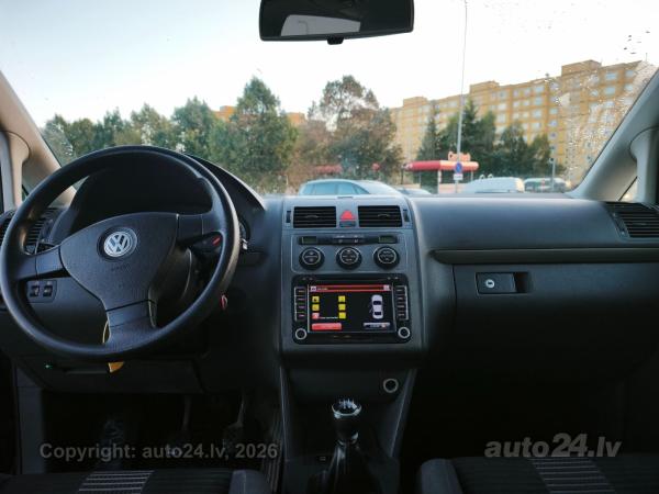 Volkswagen Touran 2009 Tartu vietnē Melns Volkswagen Touran 2009 Tartu, ar dzinēja tilpumu 1.90 L un nobraukumu 273 tūkst. km par 1999 €, foto 10 vietnē AUTOMOTO.COM.LV