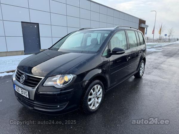 Black Volkswagen Touran 2010 in Tartu, with an engine capacity of 2.00 L and mileage of 344 thousand km for 3599 €, photo 11 on AUTOMOTO.COM.LV