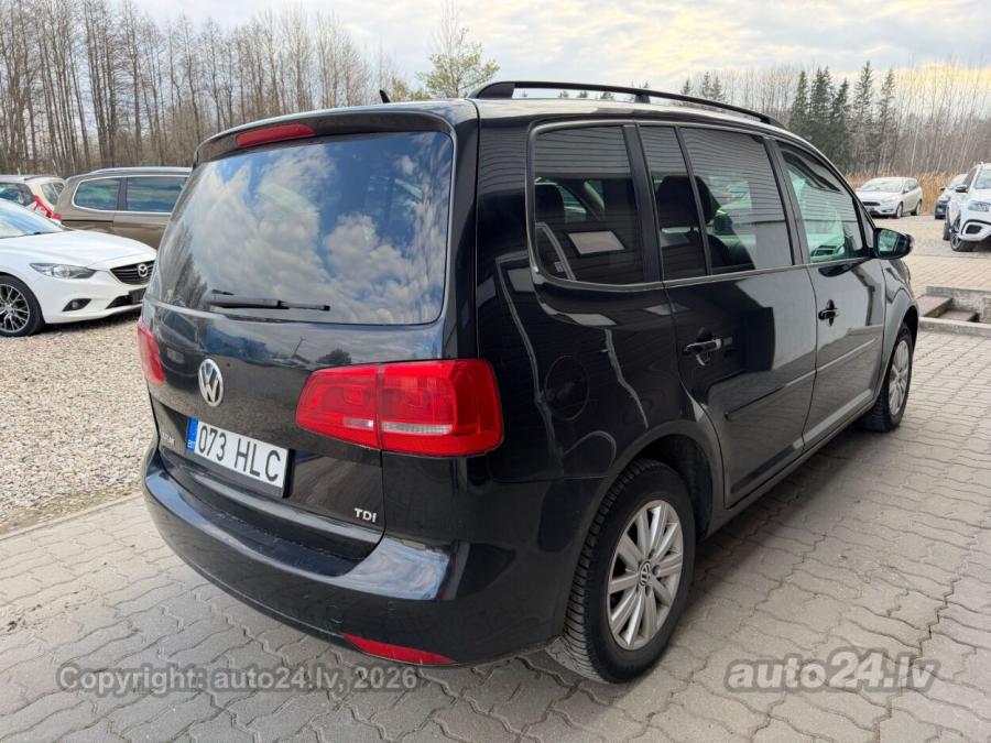 Melns Volkswagen Touran 2011 Veru, ar dzinēja tilpumu 1.60 L un nobraukumu 335 tūkst. km par 3290 €, foto 3 vietnē AUTOMOTO.COM.LV