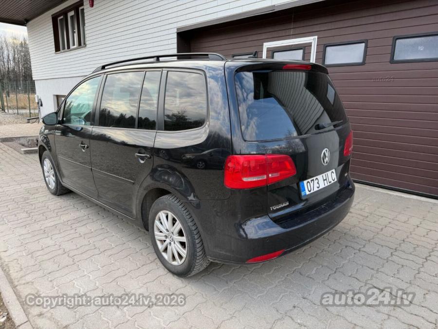 Melns Volkswagen Touran 2011 Veru, ar dzinēja tilpumu 1.60 L un nobraukumu 335 tūkst. km par 3290 €, foto 4 vietnē AUTOMOTO.COM.LV