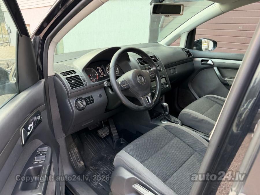 Melns Volkswagen Touran 2011 Veru, ar dzinēja tilpumu 1.60 L un nobraukumu 335 tūkst. km par 3290 €, foto 5 vietnē AUTOMOTO.COM.LV