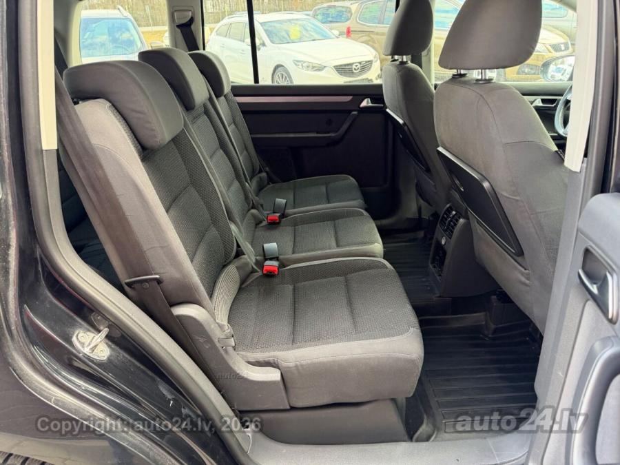 Melns Volkswagen Touran 2011 Veru, ar dzinēja tilpumu 1.60 L un nobraukumu 335 tūkst. km par 3290 €, foto 9 vietnē AUTOMOTO.COM.LV