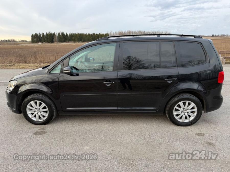 Black Volkswagen Touran 2011 in Tartu, with an engine capacity of 1.60 L and mileage of 336 thousand km for 4399 €, photo 5 on AUTOMOTO.COM.LV