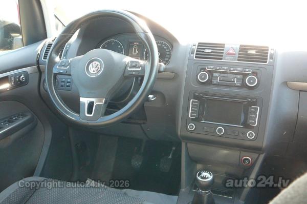 Melns Volkswagen Touran 2011 Jehvi, ar dzinēja tilpumu 1.60 L un nobraukumu 307 tūkst. km par 5400 €, foto 3 vietnē AUTOMOTO.COM.LV