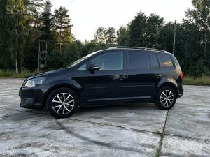 Melns Volkswagen Touran 2011 Cēsis, ar dzinēja tilpumu 1.60 L un nobraukumu 286 tūkst. km par 4900 €, foto 3 vietnē AUTOMOTO.COM.LV