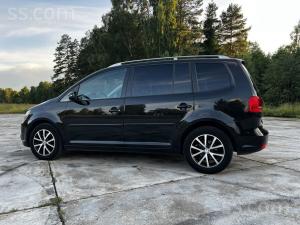 Melns Volkswagen Touran 2011 Cēsis, ar dzinēja tilpumu 1.60 L un nobraukumu 286 tūkst. km par 4900 €, foto 4 vietnē AUTOMOTO.COM.LV