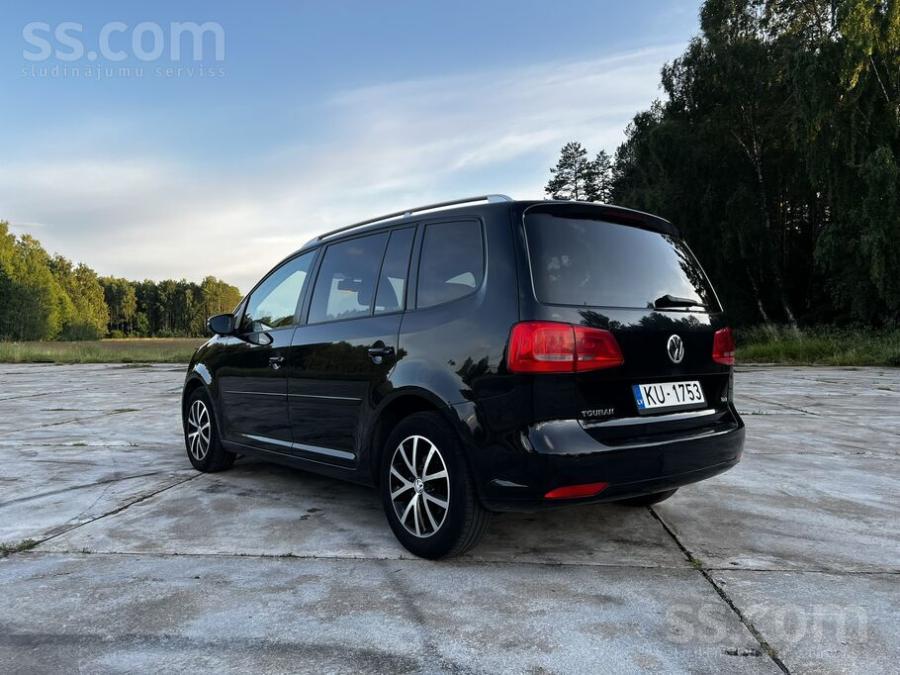 Melns Volkswagen Touran 2011 Cēsis, ar dzinēja tilpumu 1.60 L un nobraukumu 286 tūkst. km par 4900 €, foto 5 vietnē AUTOMOTO.COM.LV