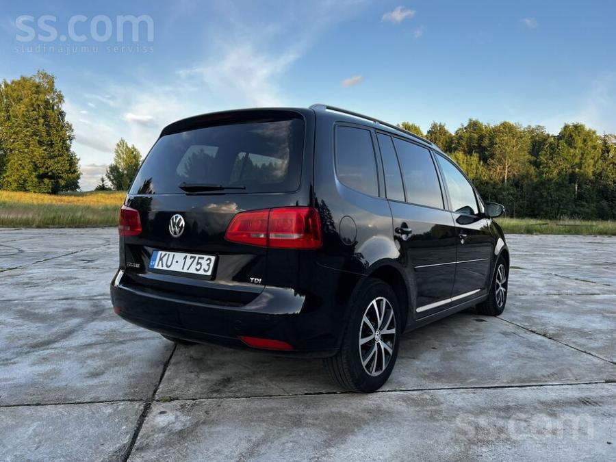 Melns Volkswagen Touran 2011 Cēsis, ar dzinēja tilpumu 1.60 L un nobraukumu 286 tūkst. km par 4900 €, foto 7 vietnē AUTOMOTO.COM.LV
