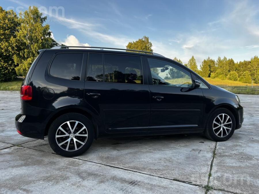 Melns Volkswagen Touran 2011 Cēsis, ar dzinēja tilpumu 1.60 L un nobraukumu 286 tūkst. km par 4900 €, foto 8 vietnē AUTOMOTO.COM.LV