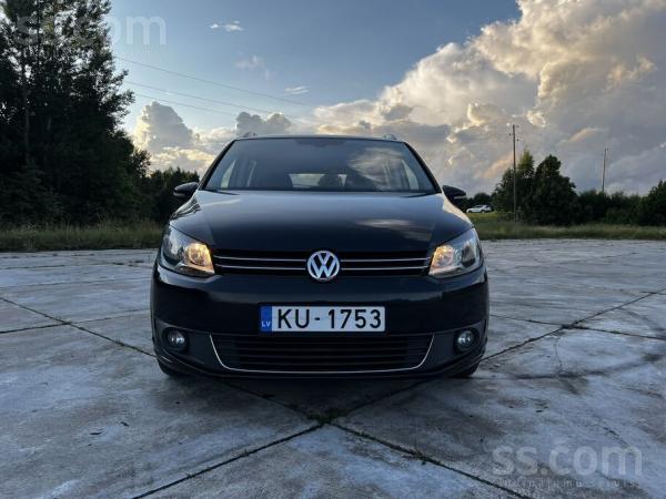 Black Volkswagen Touran 2011 in Cesis, with an engine capacity of 1.60 L and mileage of 286 thousand km for 4900 €, photo 10 on AUTOMOTO.COM.LV