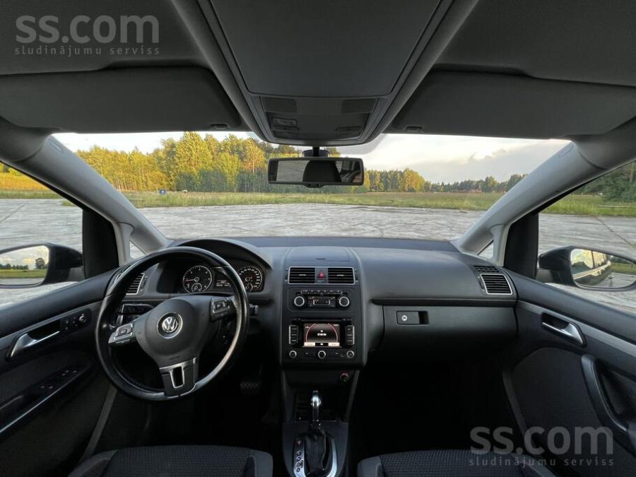 Melns Volkswagen Touran 2011 Cēsis, ar dzinēja tilpumu 1.60 L un nobraukumu 286 tūkst. km par 4900 €, foto 13 vietnē AUTOMOTO.COM.LV